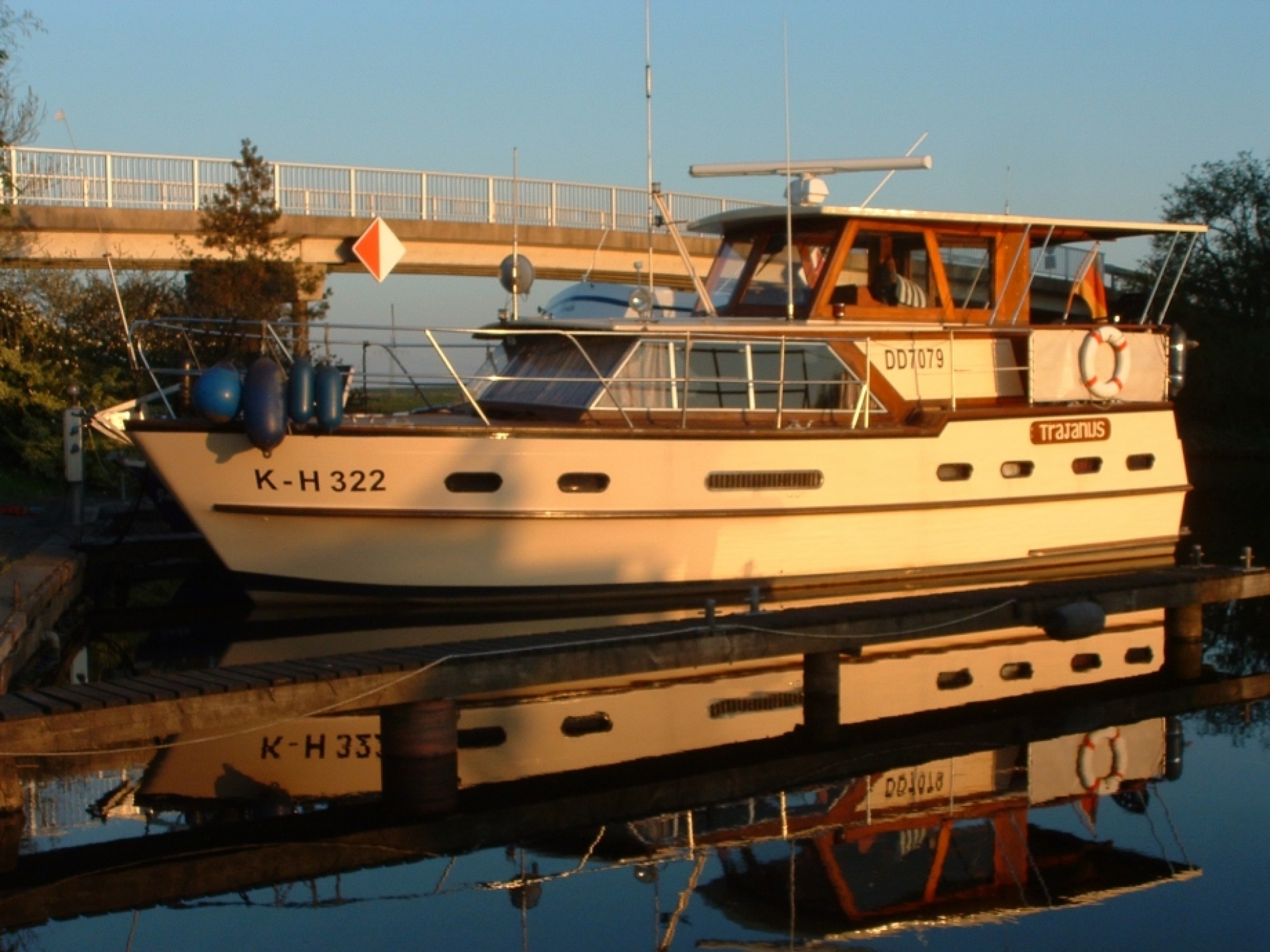 Broom 42 Ocean for sale :: MotorYachting.com Details