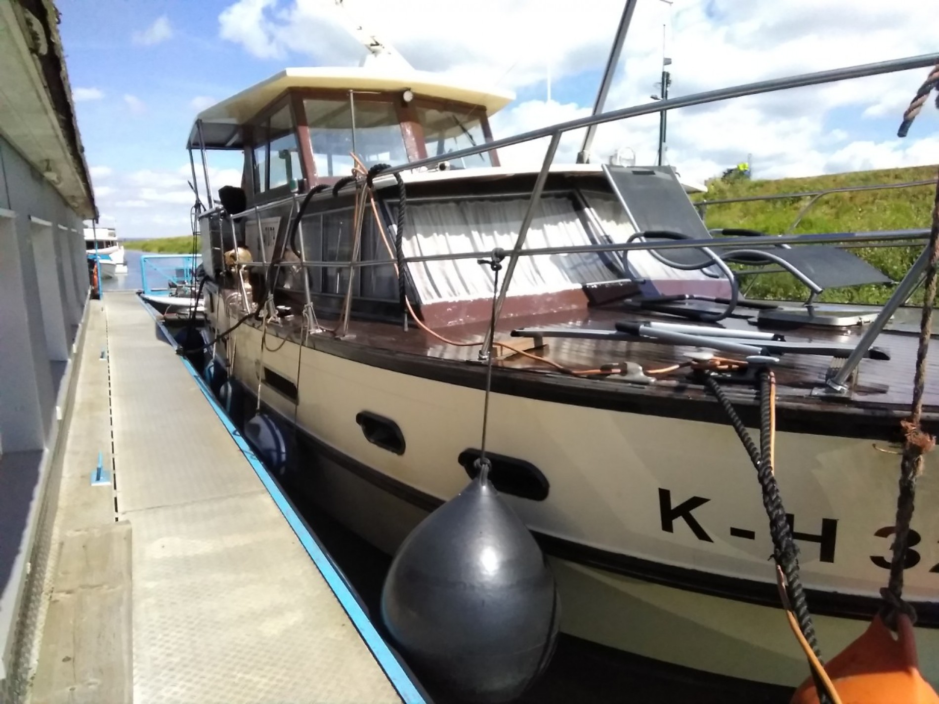 Broom 42 Ocean for sale :: MotorYachting.com Details